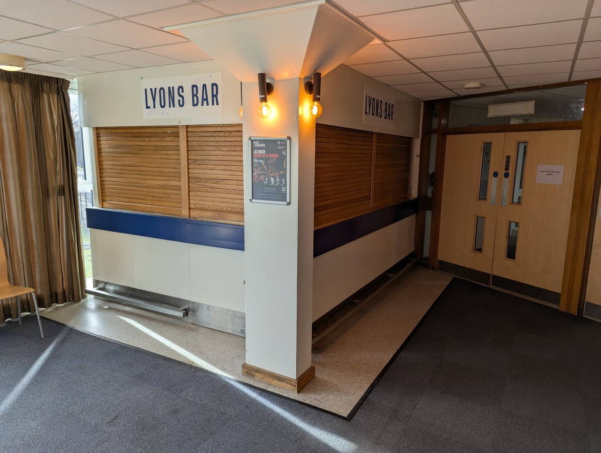 Lyons Bar | AccessAble