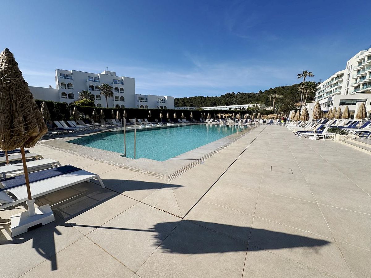 TUI BLUE Victoria Menorca - Swimming Pools | AccessAble