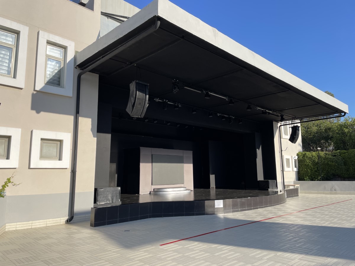 TUI BLUE Tropical - Amphitheatre Entertainment | AccessAble