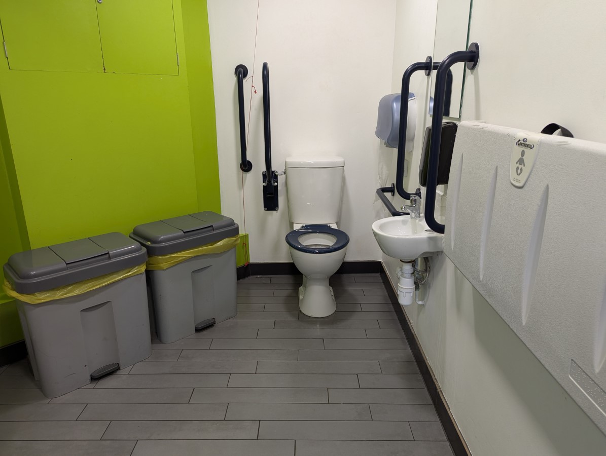 M1 - Newport Pagnell Services - Northbound - Welcome Break - Accessible ...