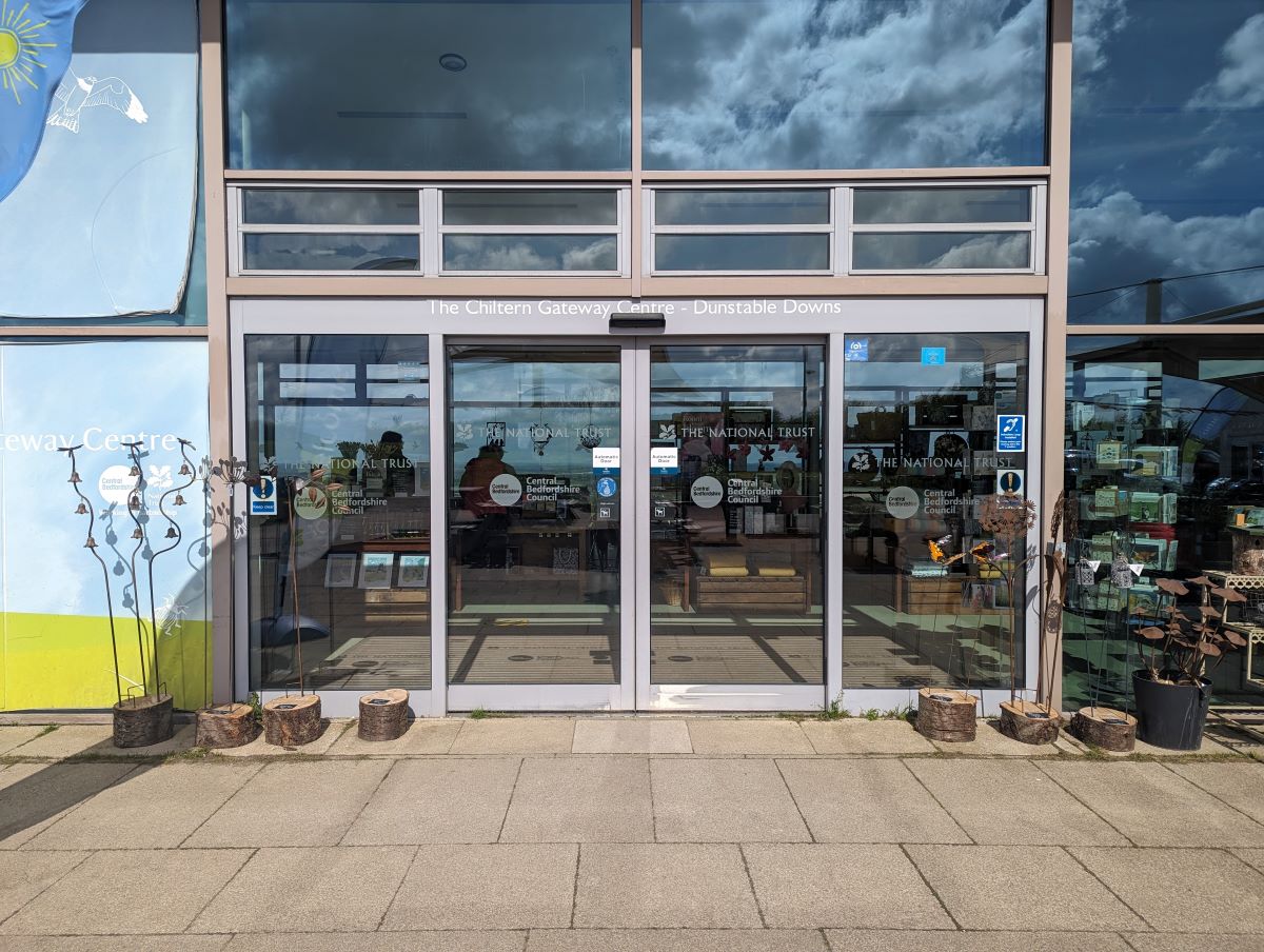 Dunstable Downs and Whipsnade Estate - Café & Shop | AccessAble