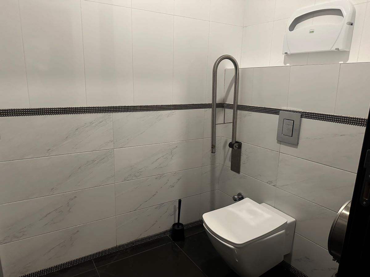 TUI SUNEO Costa Mare Suites - Toilets with Adaptations for Disabled ...