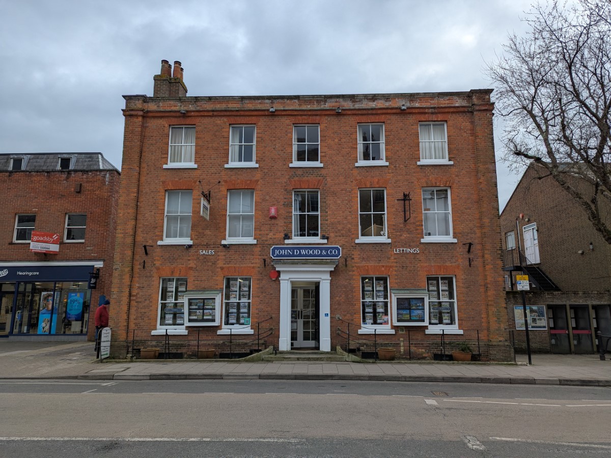 John D Wood & Co - Lymington | AccessAble