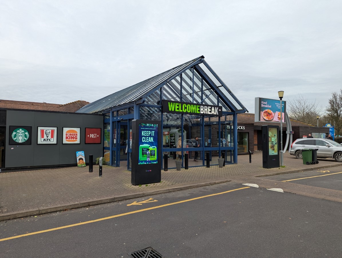 M40 - Warwick Services - Southbound - Welcome Break | AccessAble