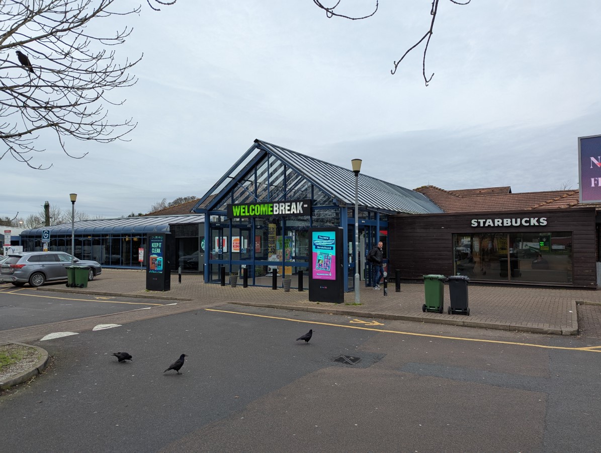 M40 - Warwick Services - Southbound - Welcome Break | AccessAble