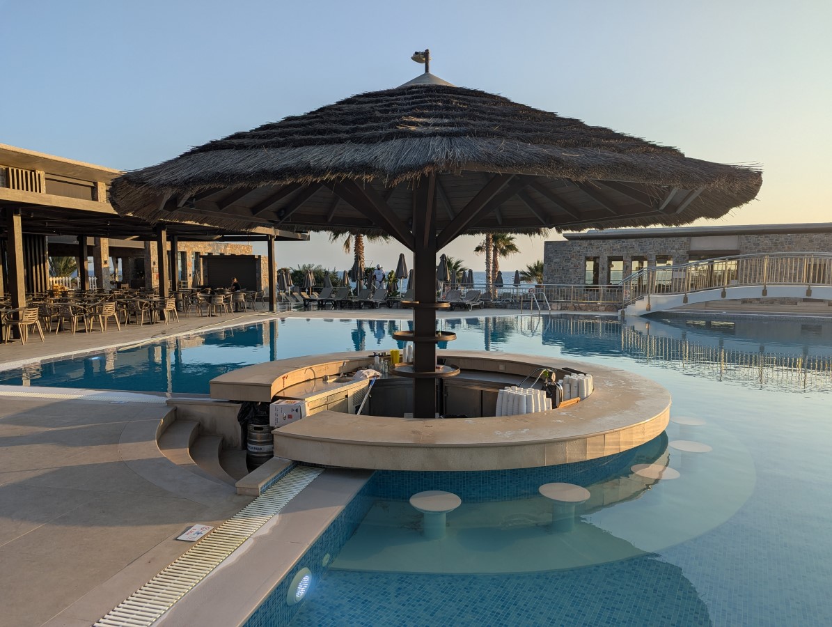 Nana Golden Beach - Dolphin Pool Bar | AccessAble