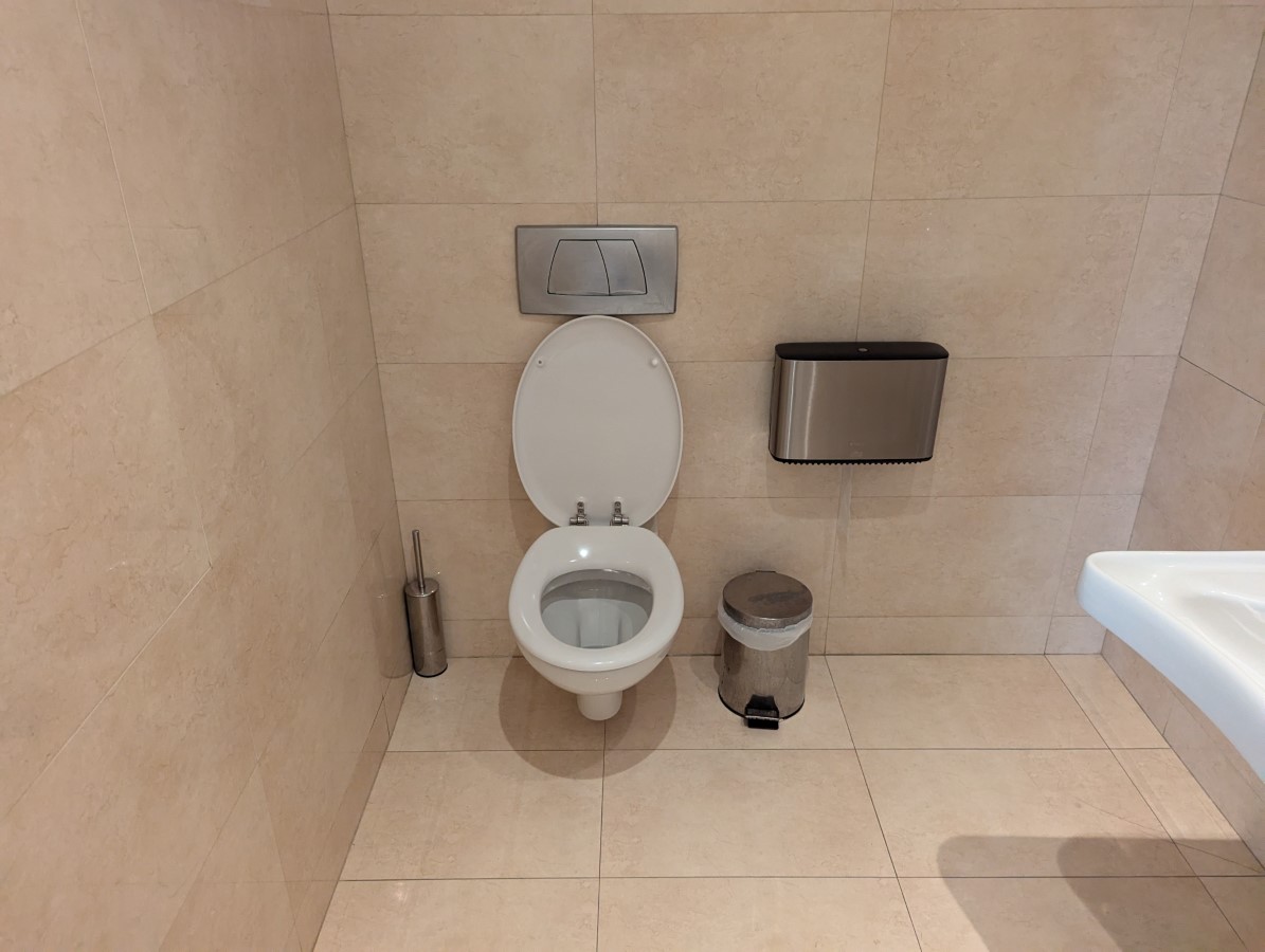 Porto Bello Royal - Toilet with Adaptations | AccessAble