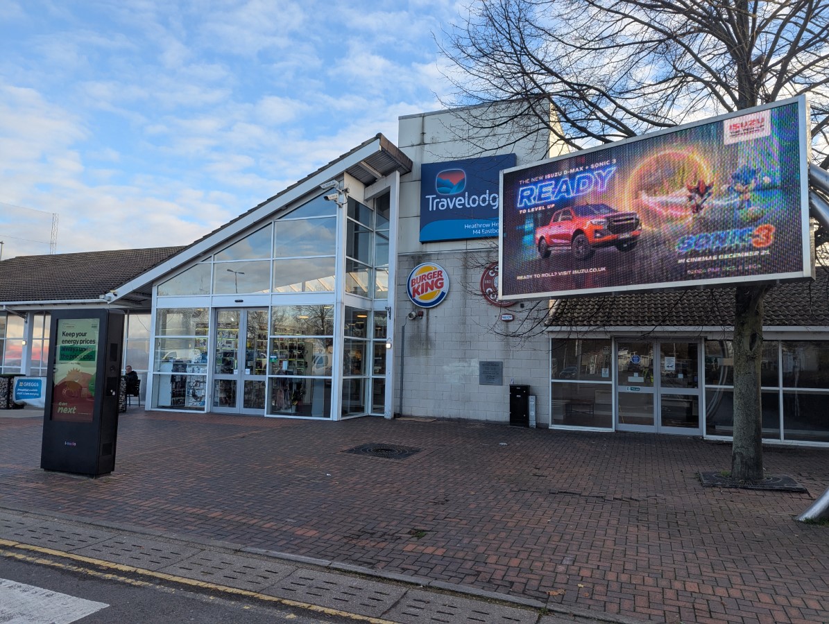 M4 - Heston Services - Eastbound - Moto - Accessible Toilet (Right Hand ...