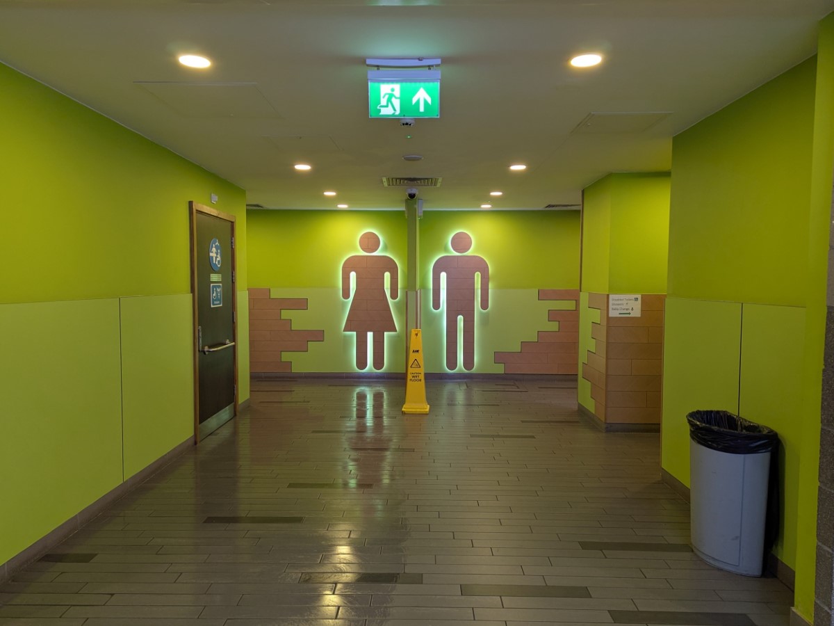M3 - Fleet Services - Southbound - Welcome Break Toilet Facilities ...