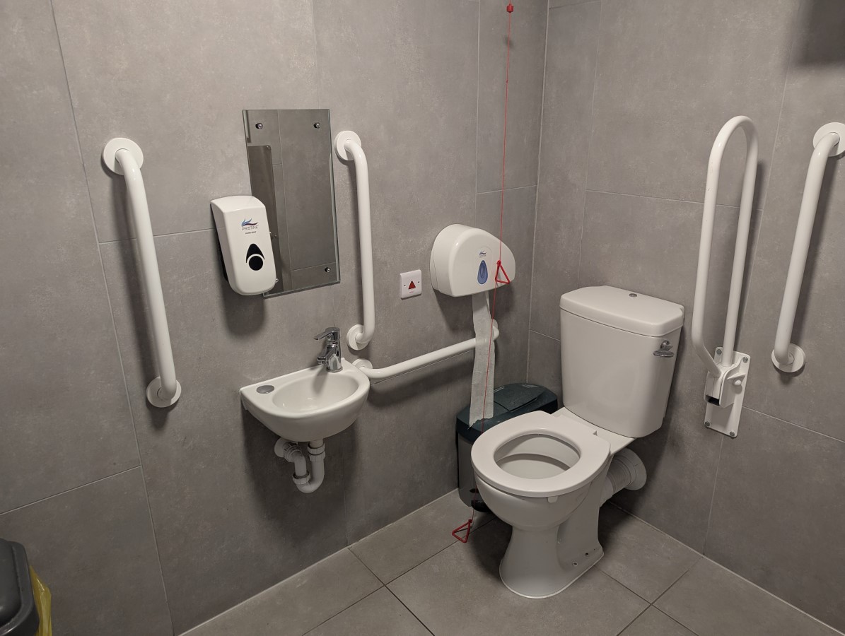 M4 - Membury Services - Eastbound - Welcome Break - Toilet with ...