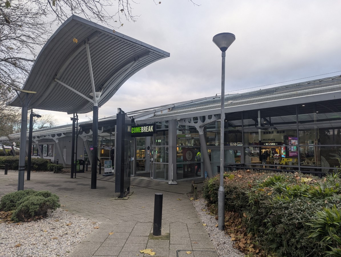 M25 - South Mimms Services - Welcome Break | AccessAble