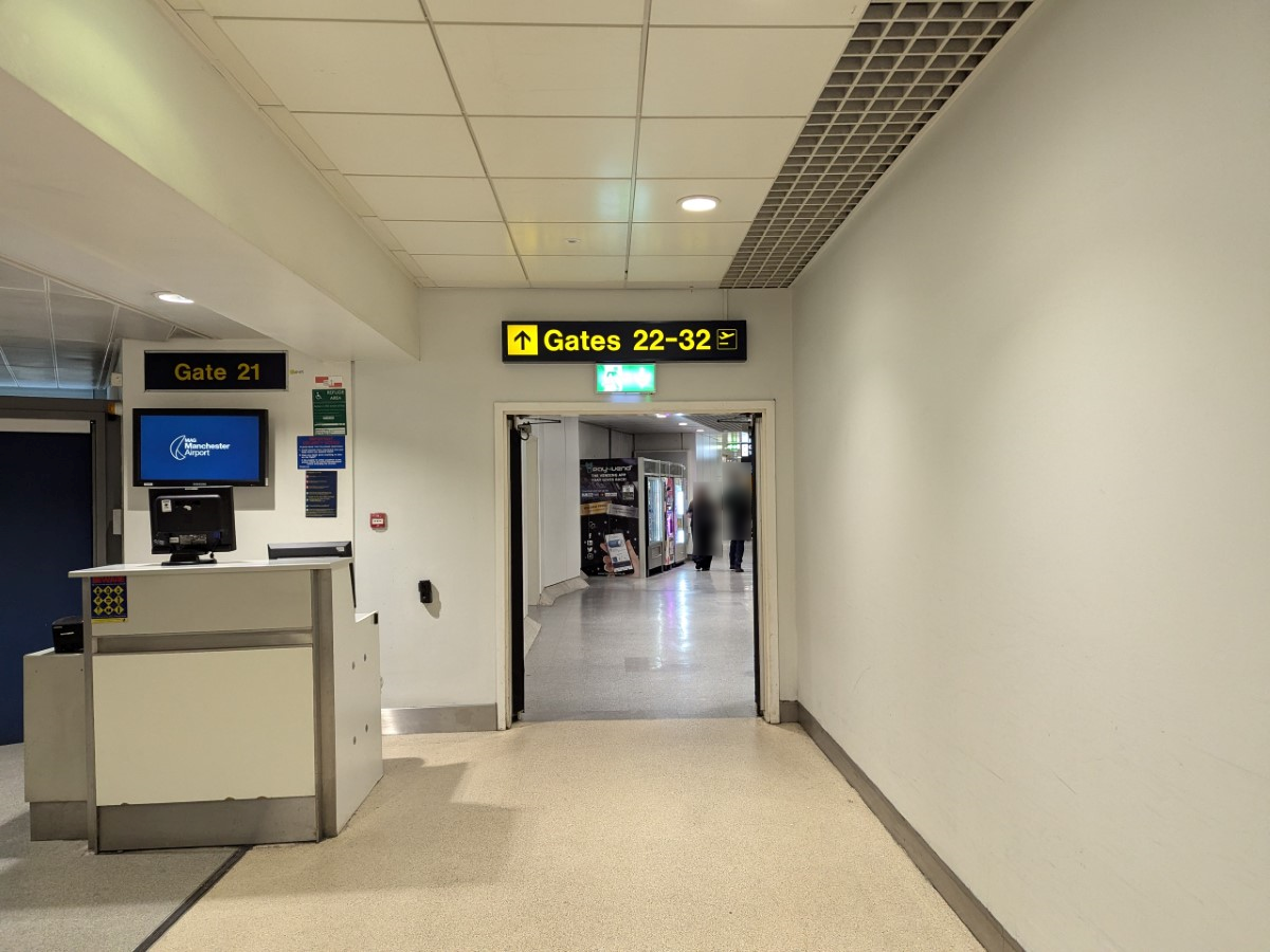 Terminal 1 - Departure Gates 21 to 32 | AccessAble