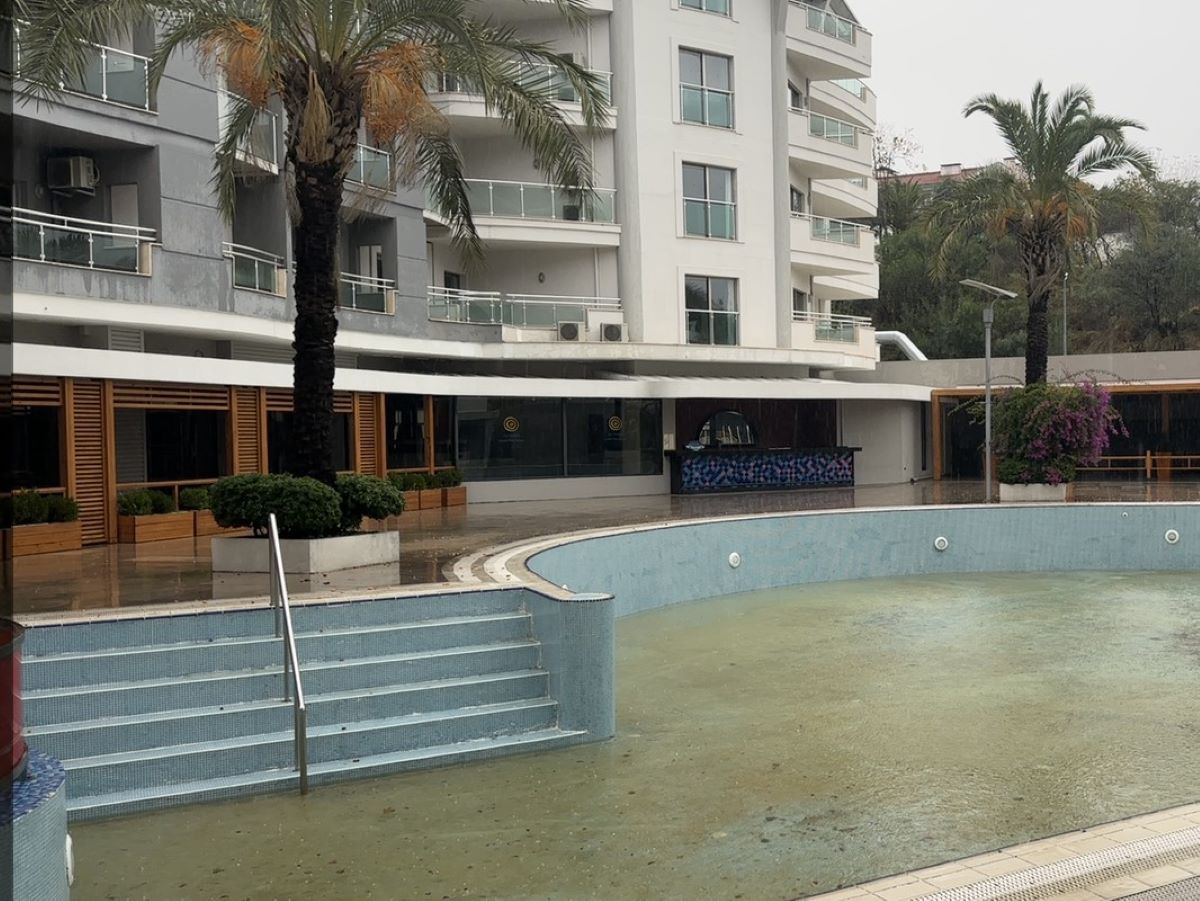 TUI SUNEO Costa Mare Suites - Swimming Pools | AccessAble
