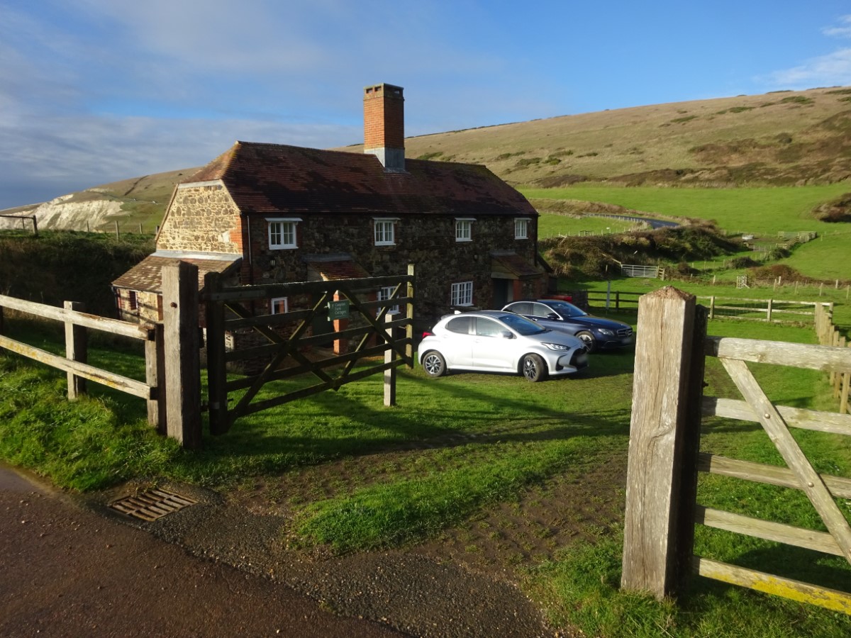 1 Compton Farm Cottages - National Trust | AccessAble