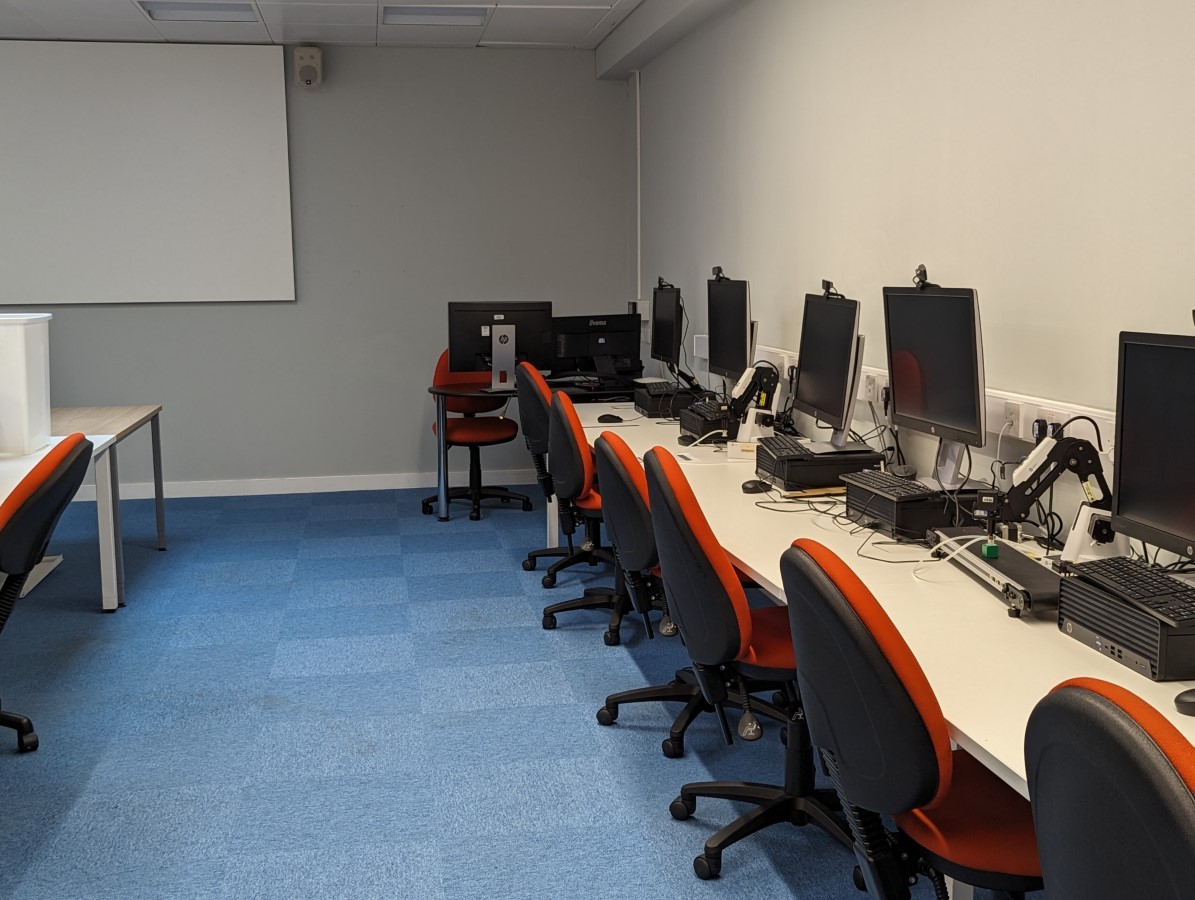 TH F05 - IT Lab | AccessAble