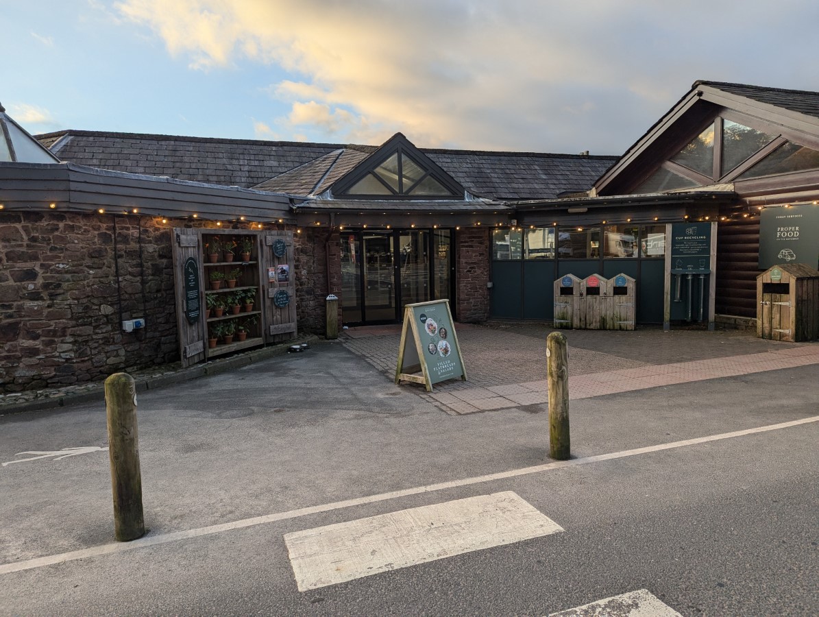 M6 - Tebay Services - Northbound - Westmorland Family - Toilet with ...