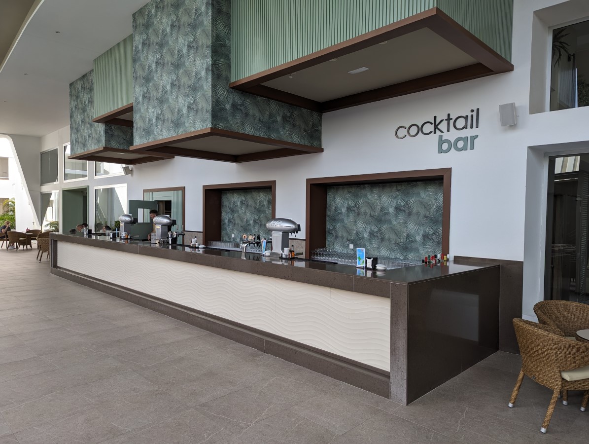 Hotel RIU Gran Canaria - Cocktail Terrace Bar | AccessAble