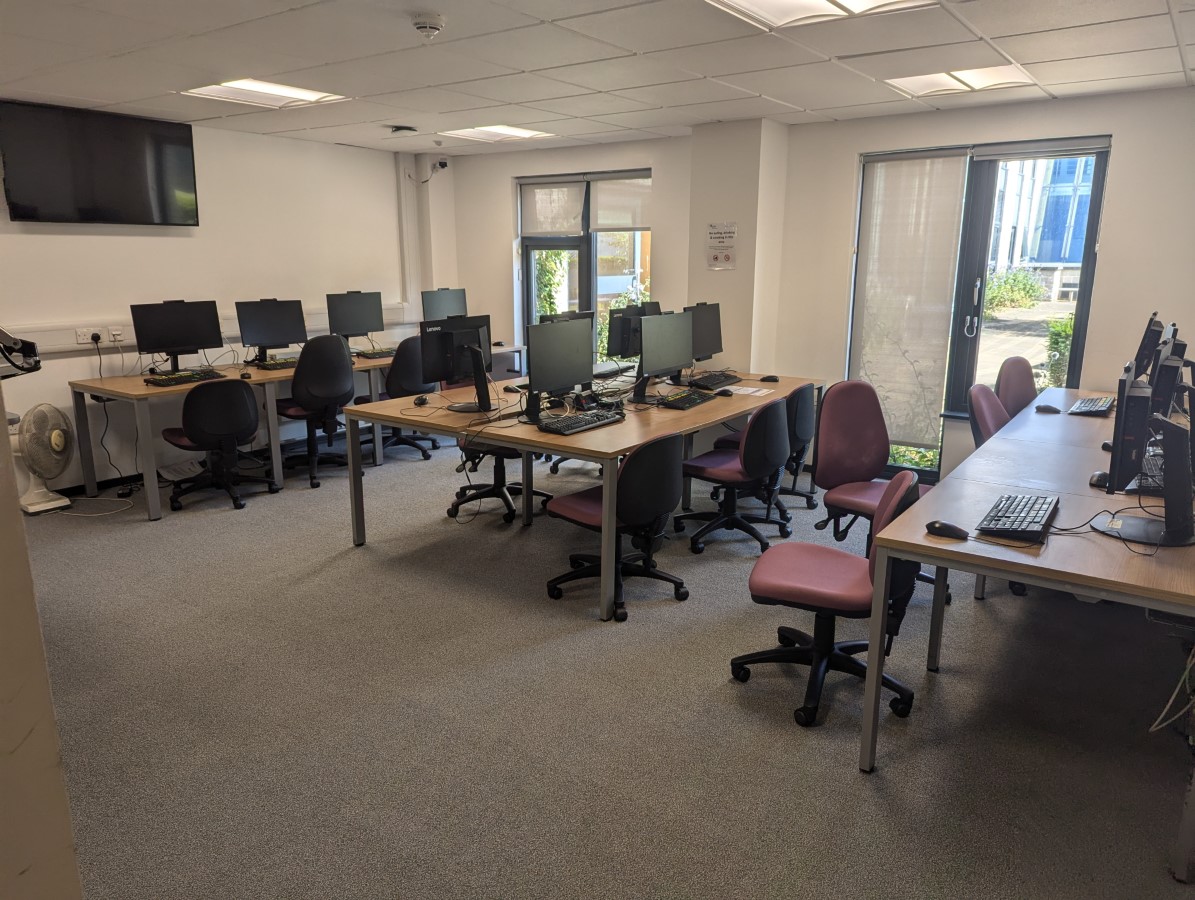 BUSCR102 - Bloomberg Suite - Teaching Room | AccessAble