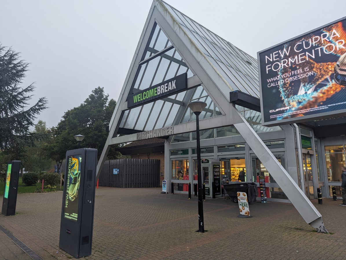 M11 - Birchanger Green Services - Welcome Break Toilet Facilities ...