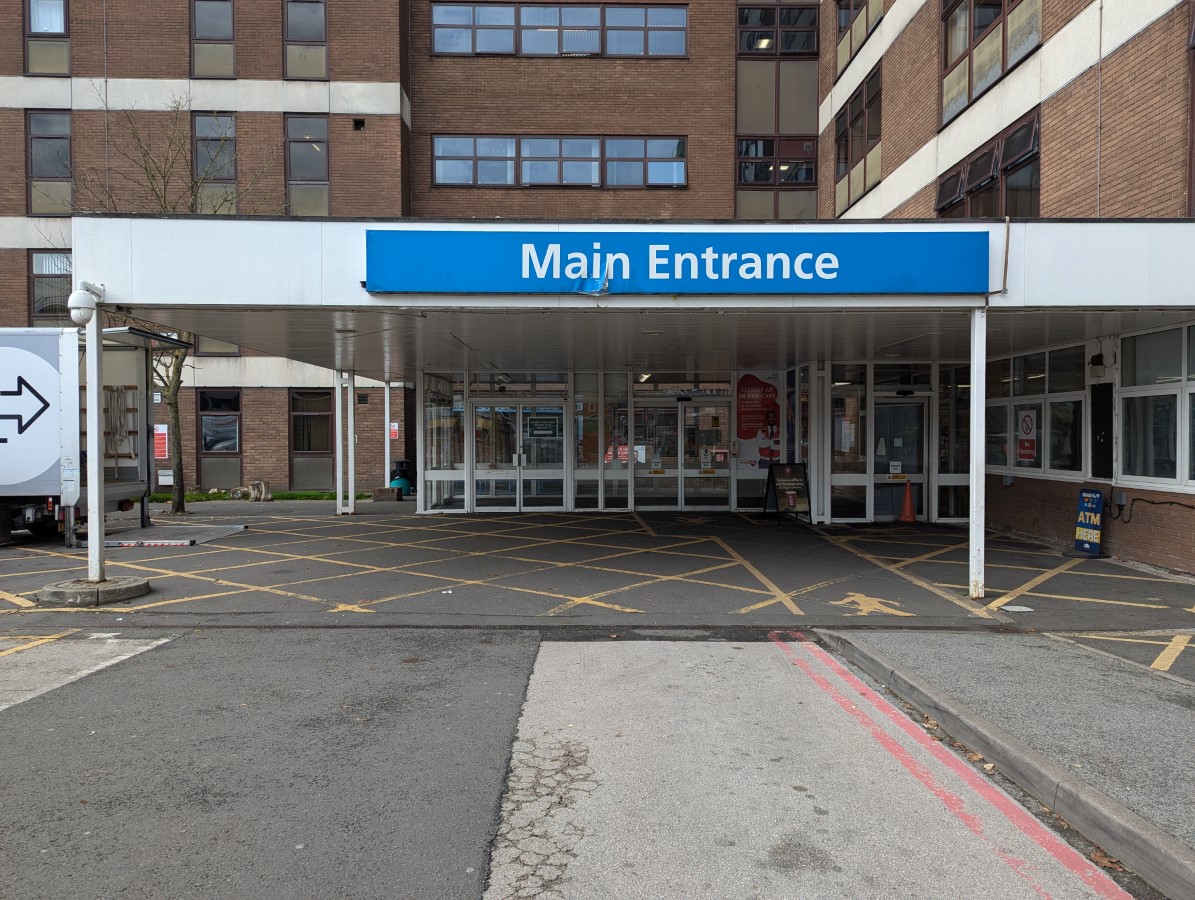 Sandwell General Hospital - Entrances | AccessAble