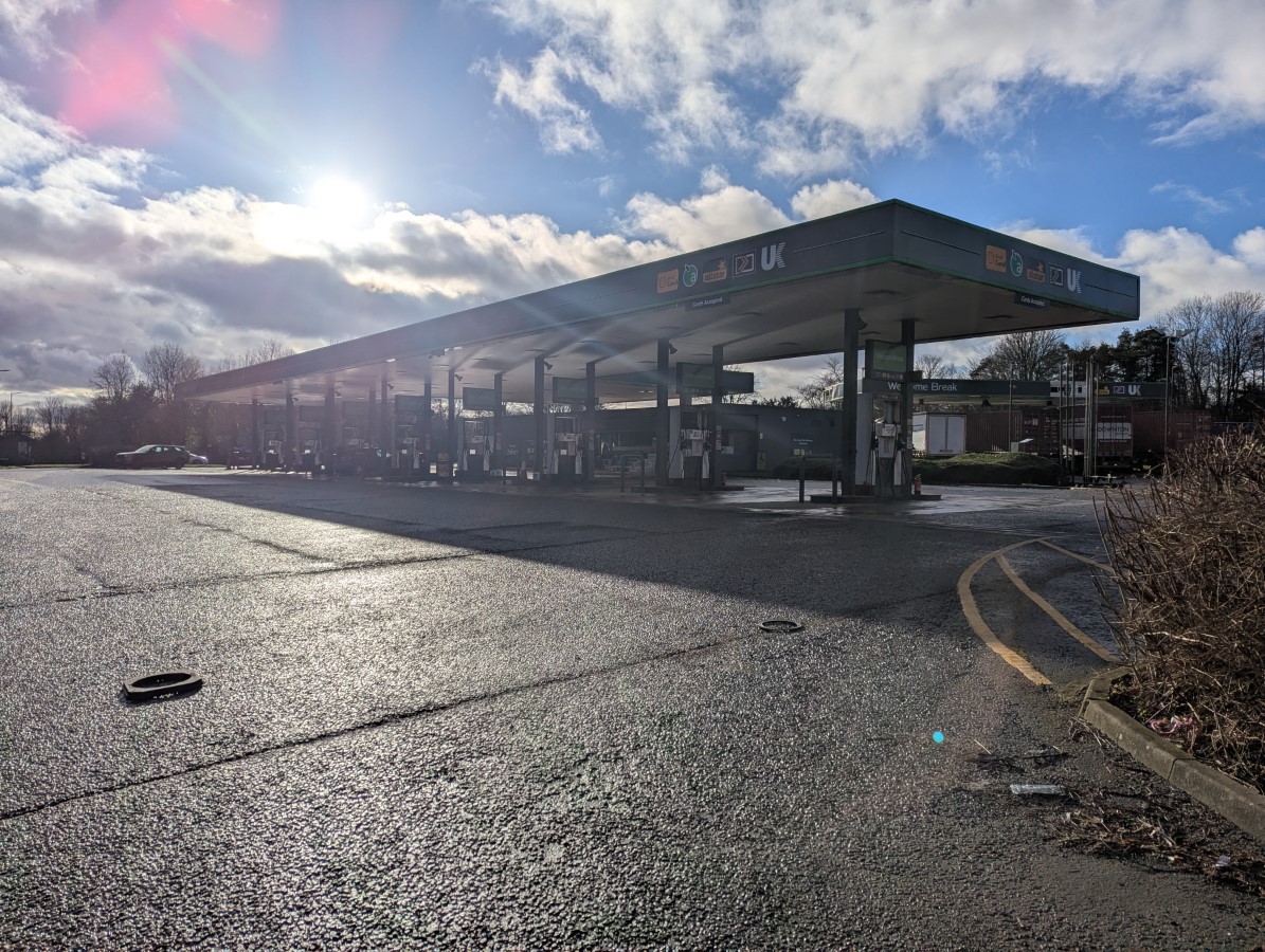 Shell Petrol Station - M4 - Membury Services - Eastbound - Welcome ...