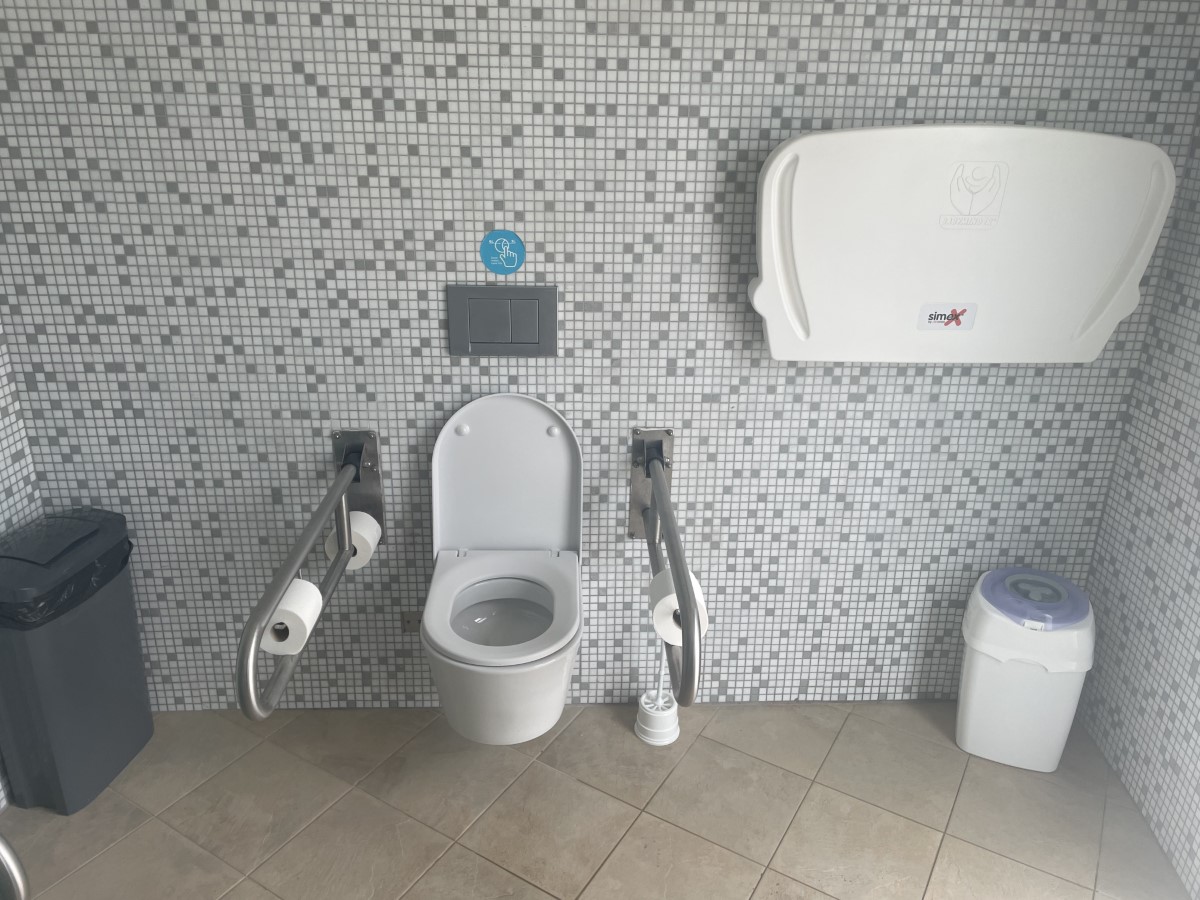 Holiday Village Seaview Ibiza - Toilets with Adaptations for Disabled ...