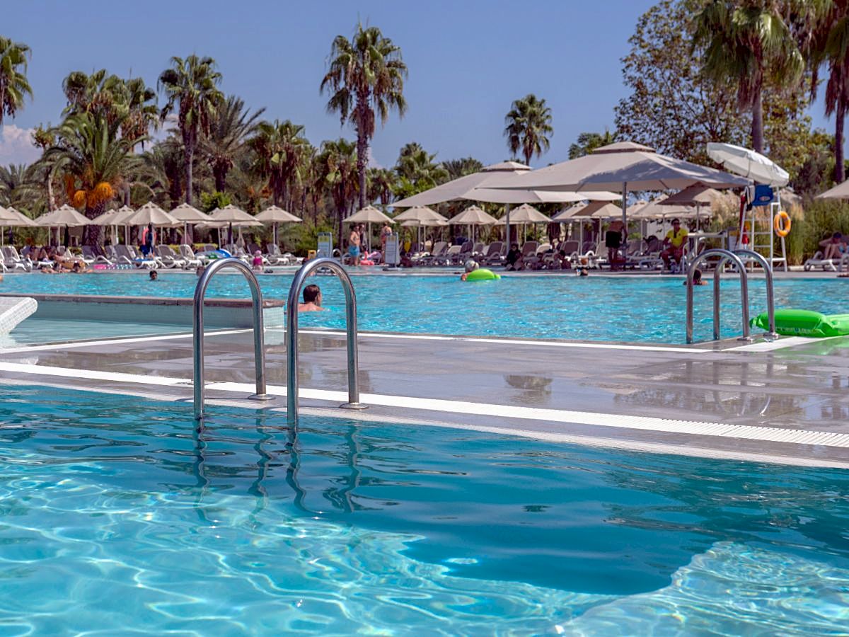 Paloma Orenda - Swimming Pools | AccessAble