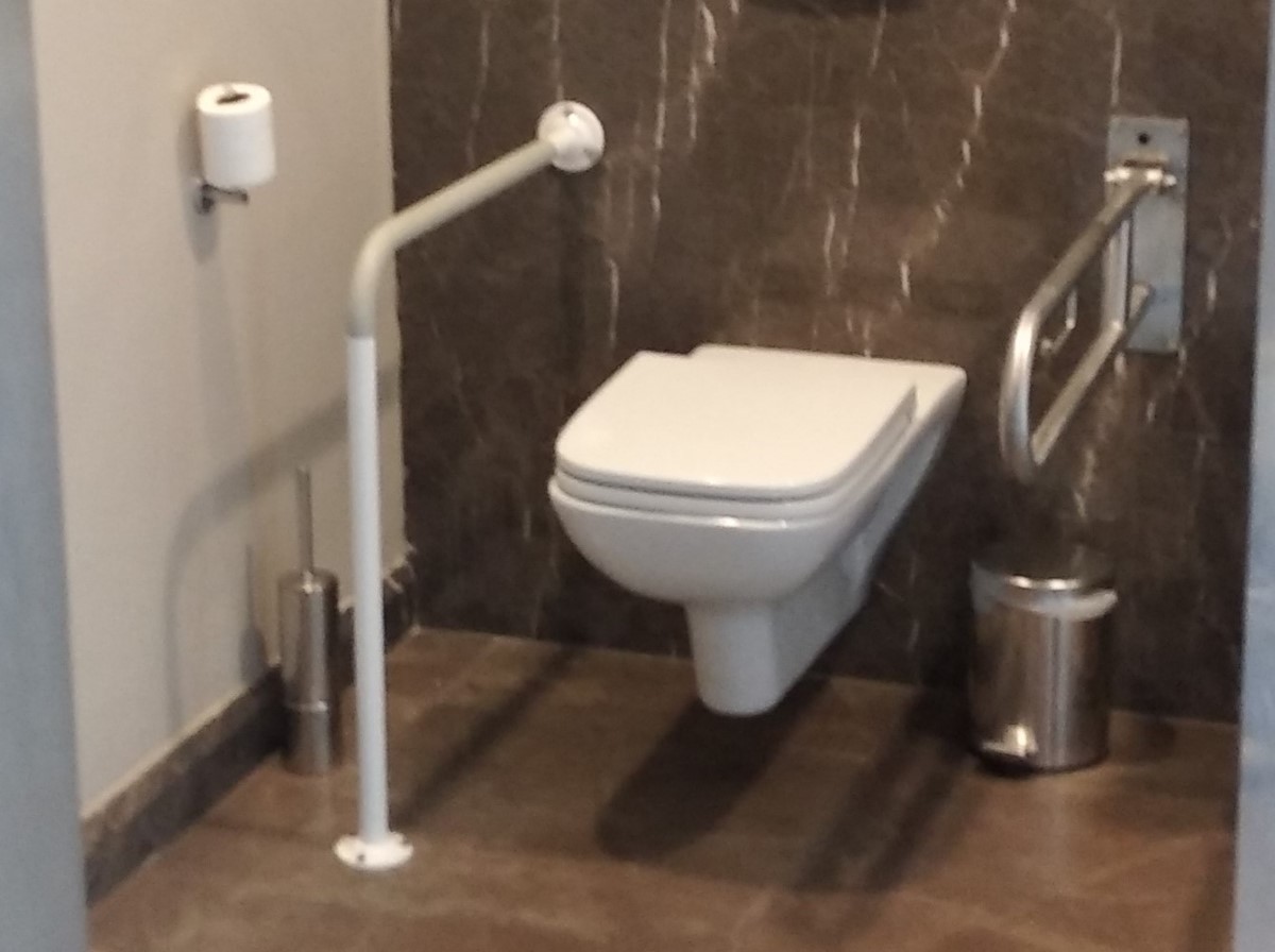 TUI BLUE Barut Andiz - Toilets with Adaptations for Disabled People ...