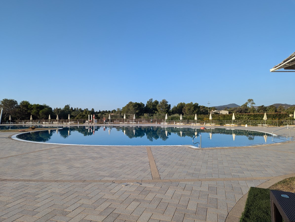 Janna e Sole - Activity Pools | AccessAble