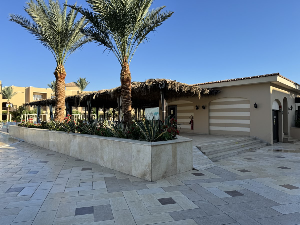 Jaz Aquamarine - La Perla Pool Bar | AccessAble