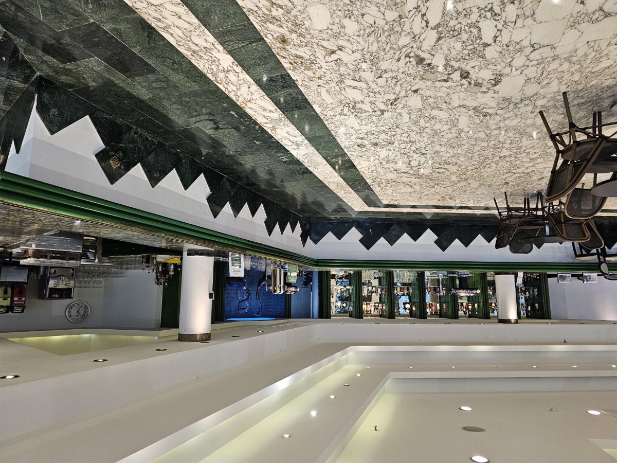 Hotel Flamingo Oasis - Veranda Bar | AccessAble