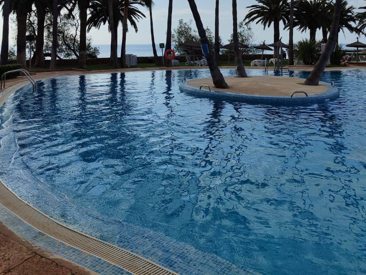 TUI BLUE Grupotel Mallorca Mar - Swimming Pools | AccessAble