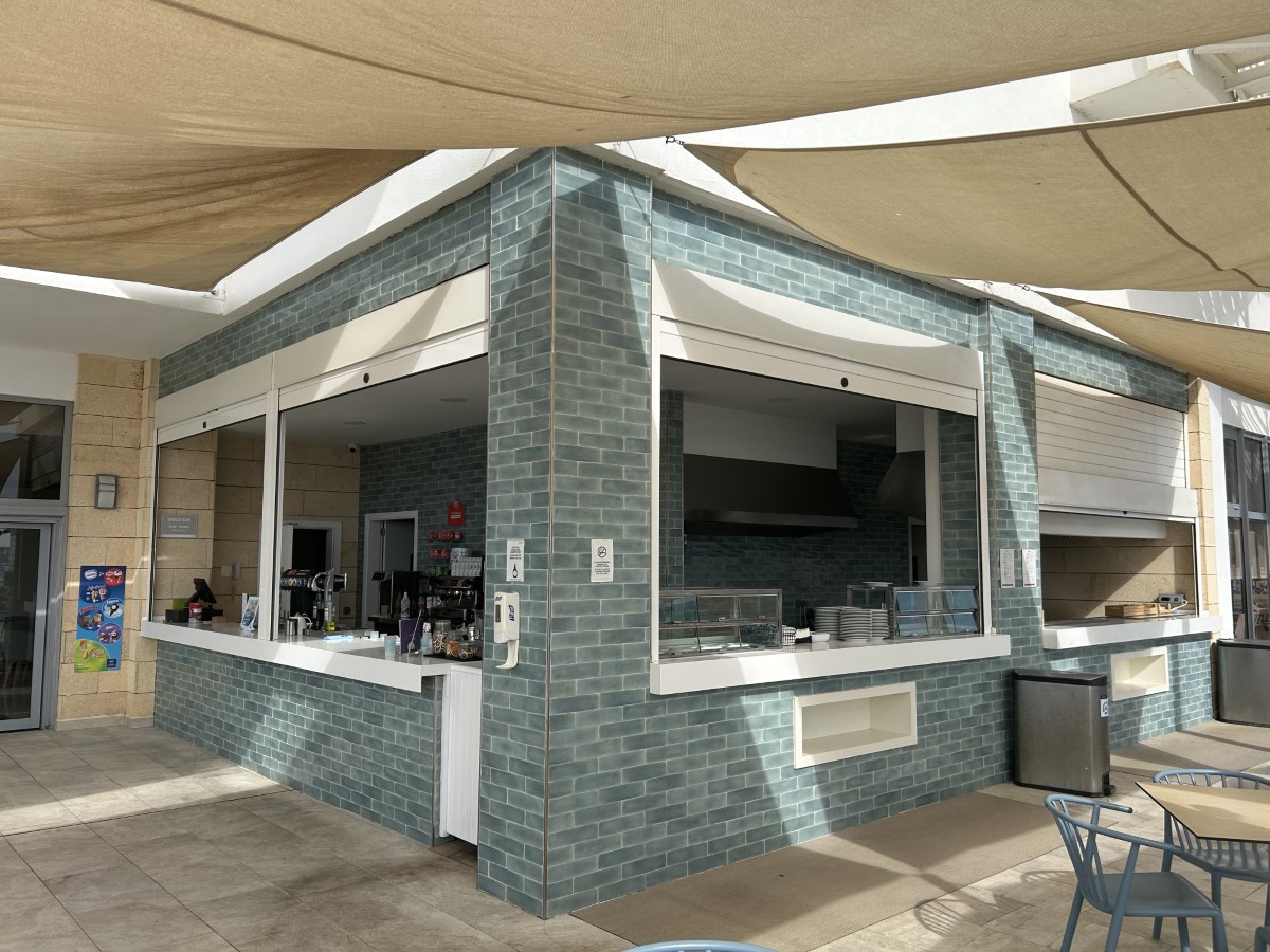 Globales Santa Lucia - The Pool Snack Bar | AccessAble