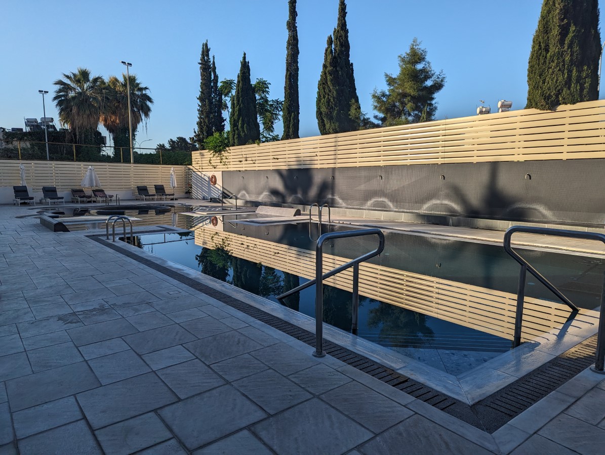 King Jason Paphos - Hydro Pool | AccessAble