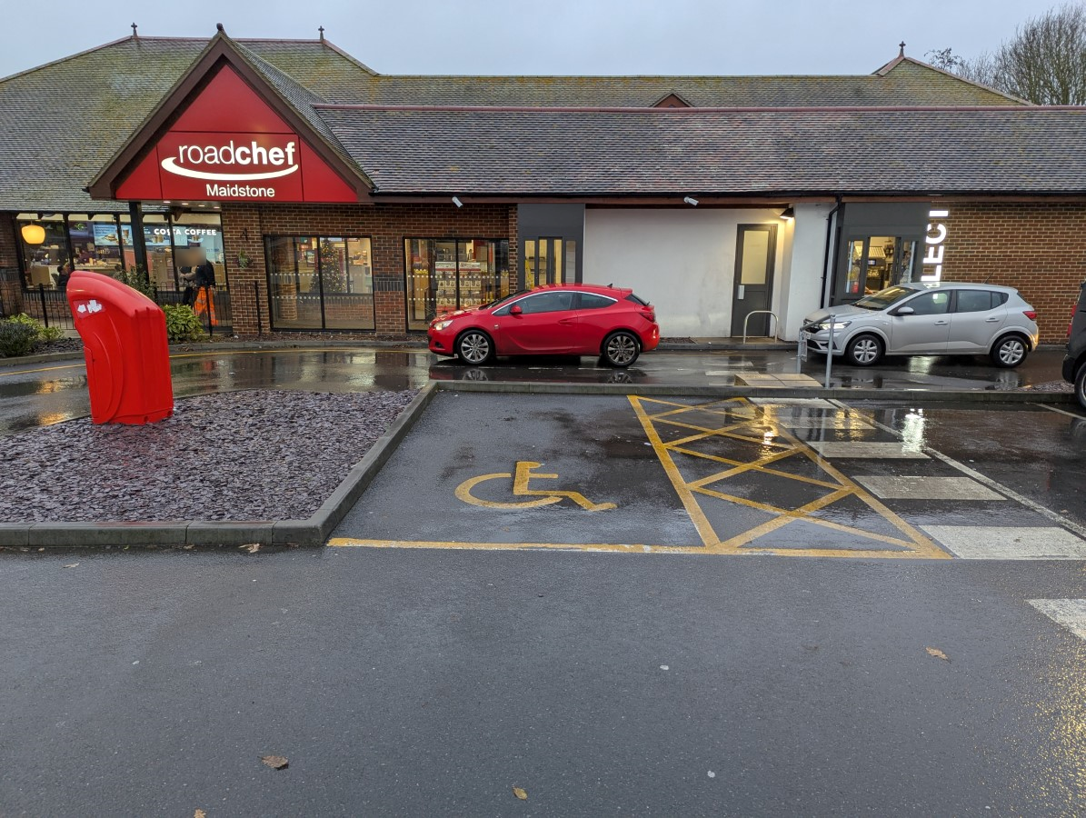 M20 - Maidstone Services - Roadchef | AccessAble
