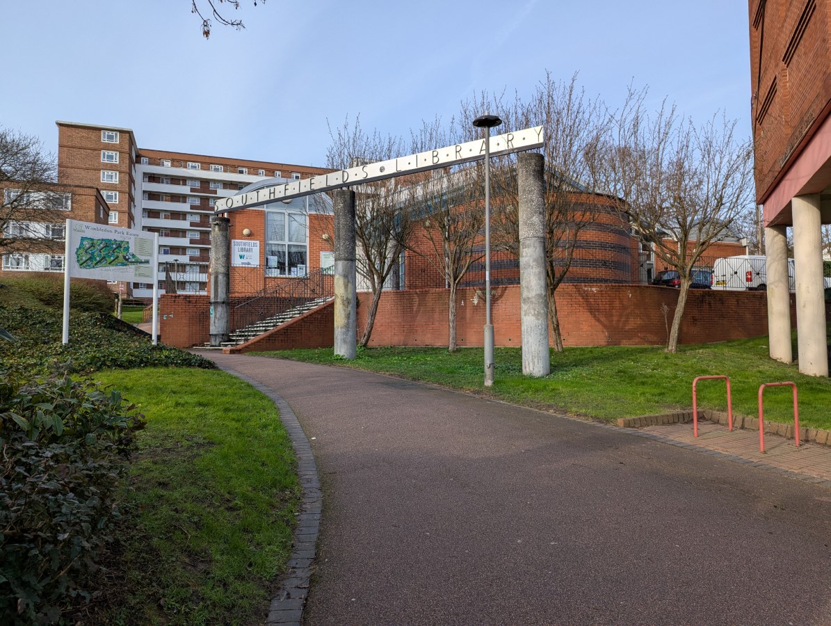 Southfields Library | AccessAble