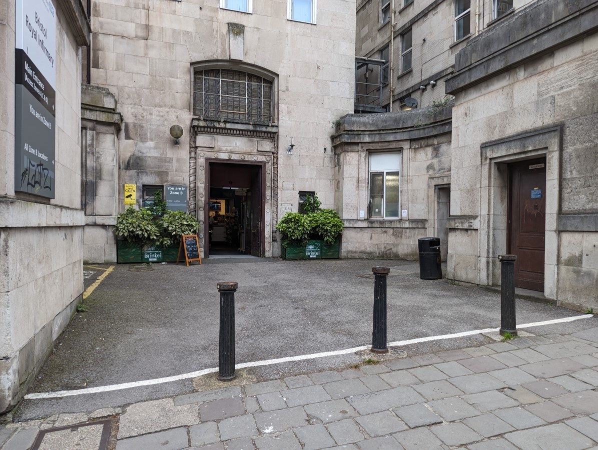 Bristol Royal Infirmary - Hospital Entrances | AccessAble