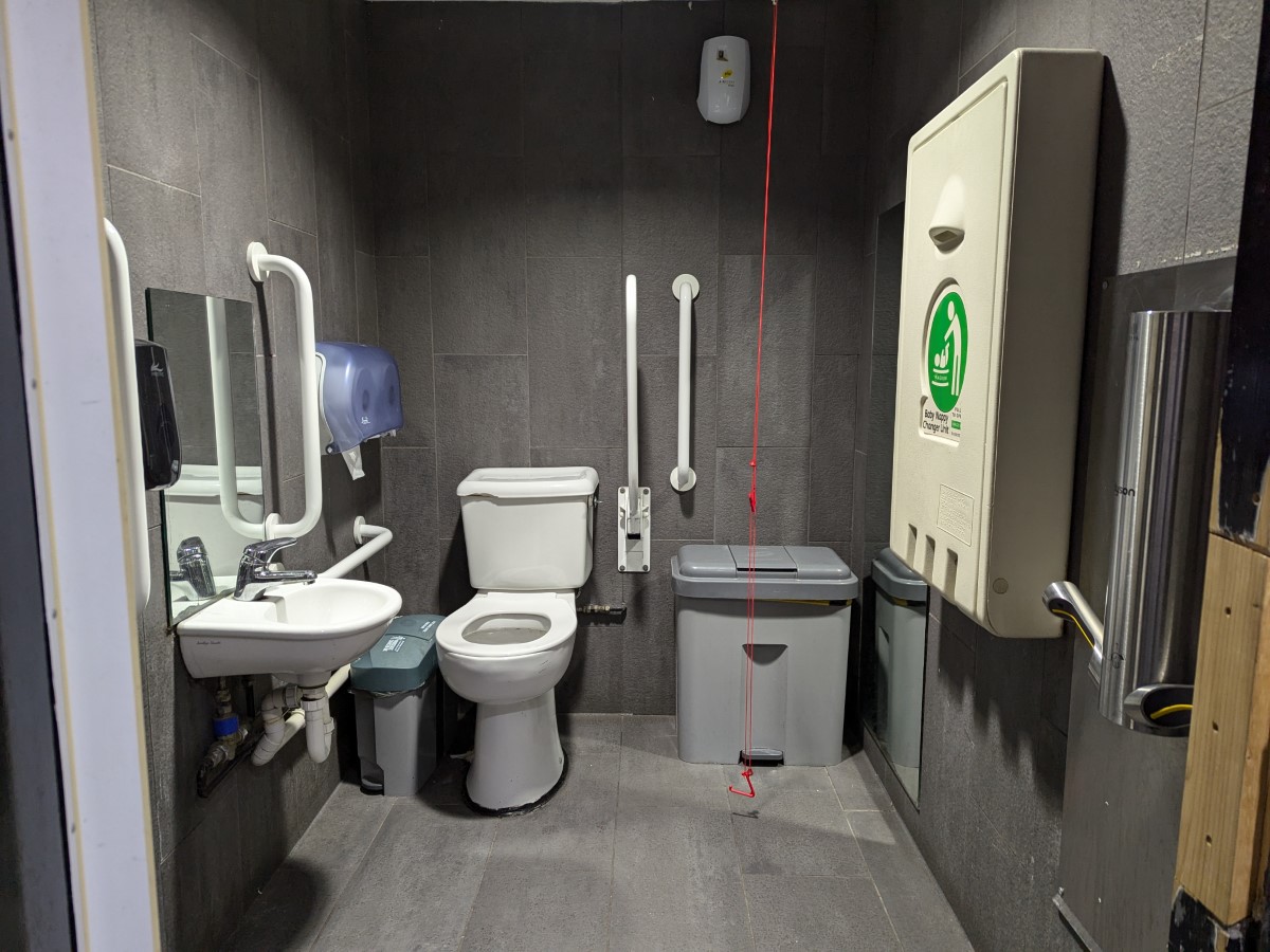 M1 - Leicester Forest East Services - Northbound - Welcome Break Toilet ...
