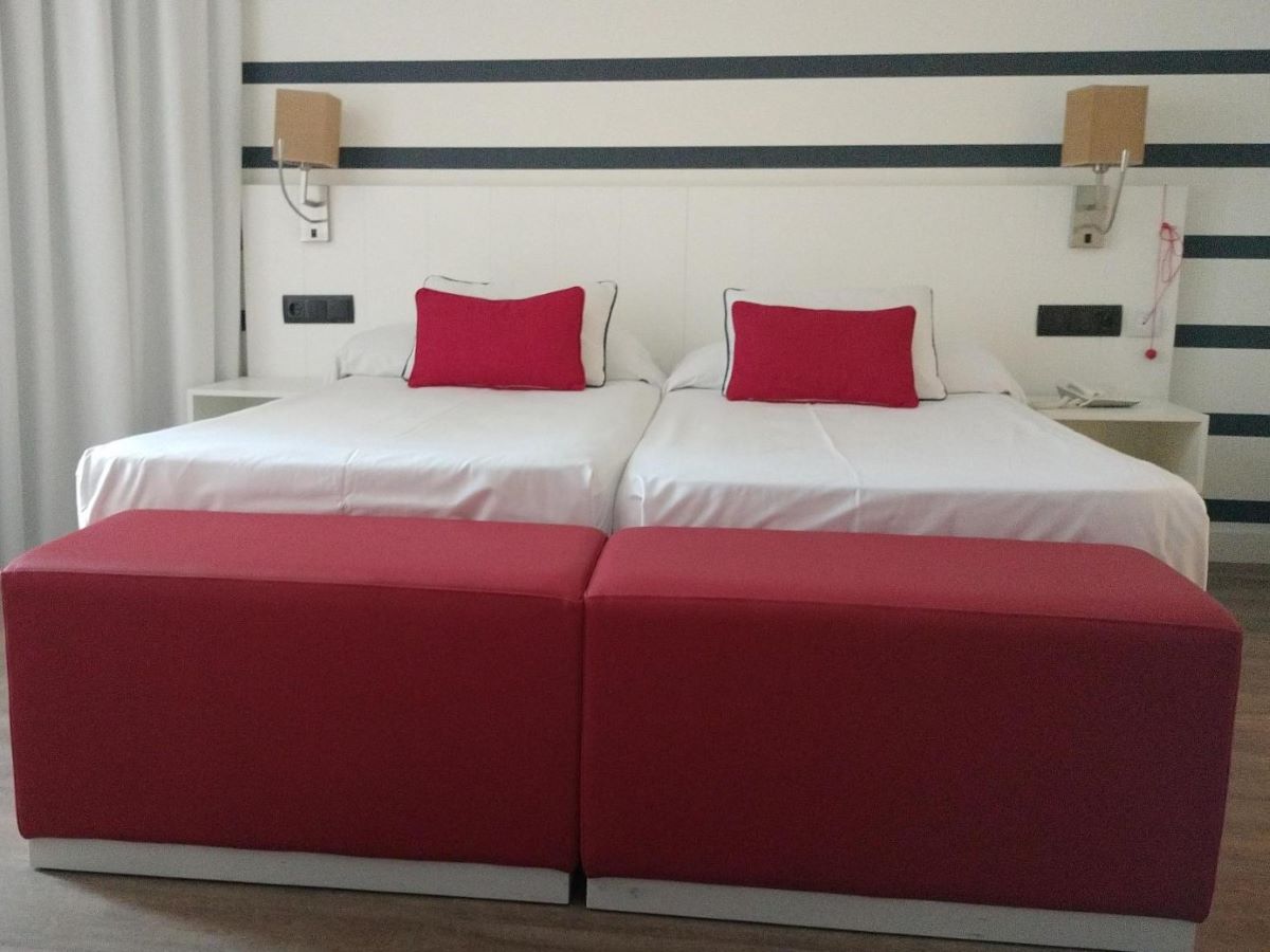 Hotel Riudor - Rooms | AccessAble