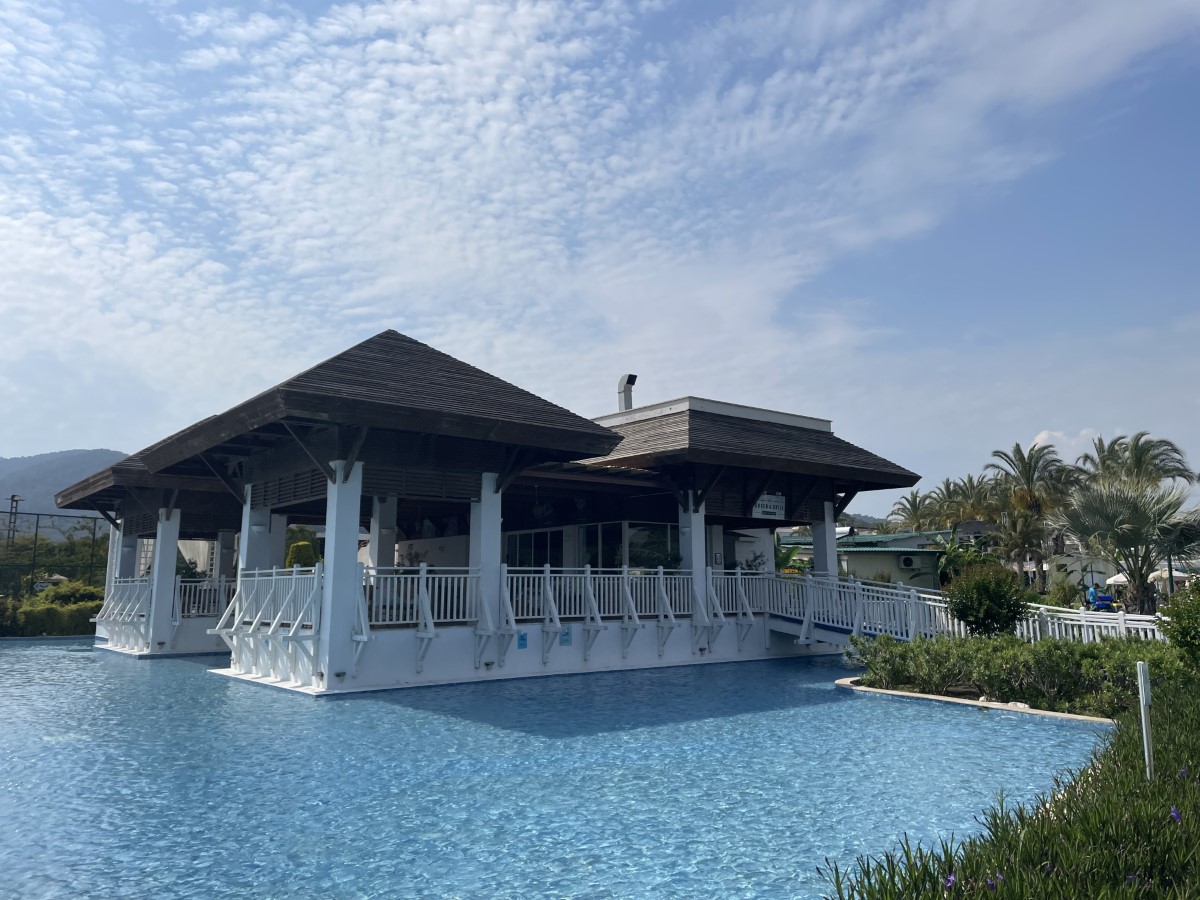 TUI BLUE Tropical - Green and Grill | AccessAble