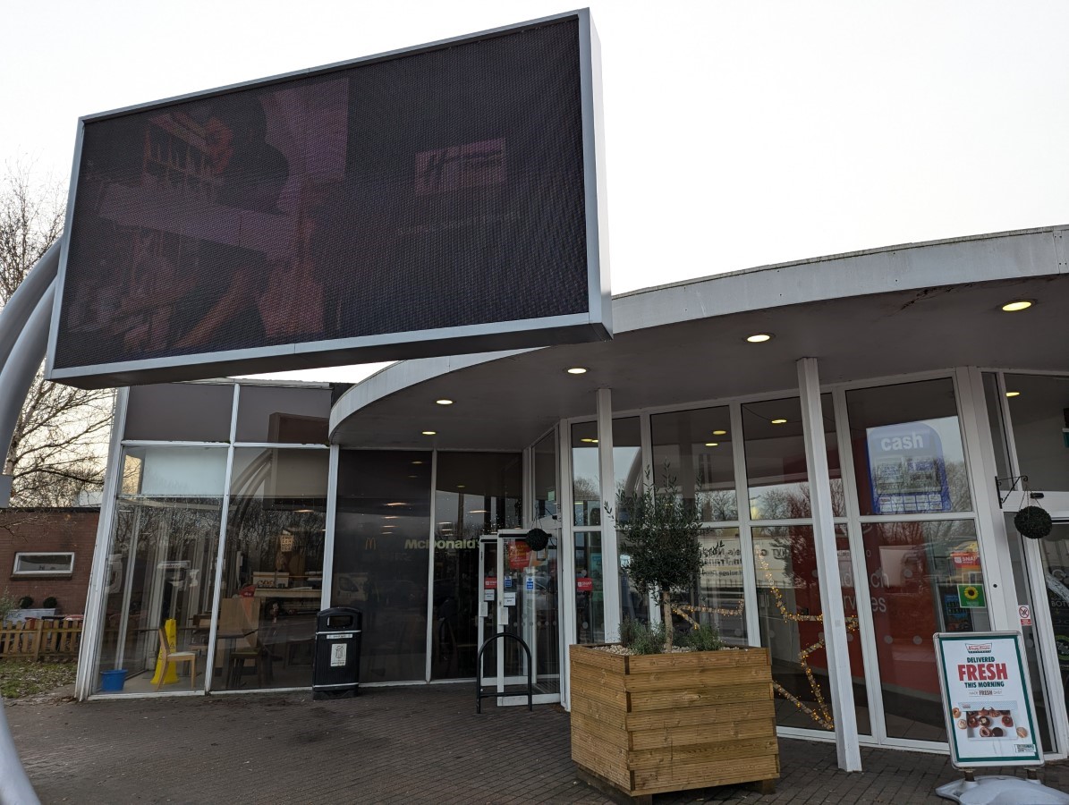 M6 - Sandbach Services - Southbound - Roadchef Toilet Facilities ...