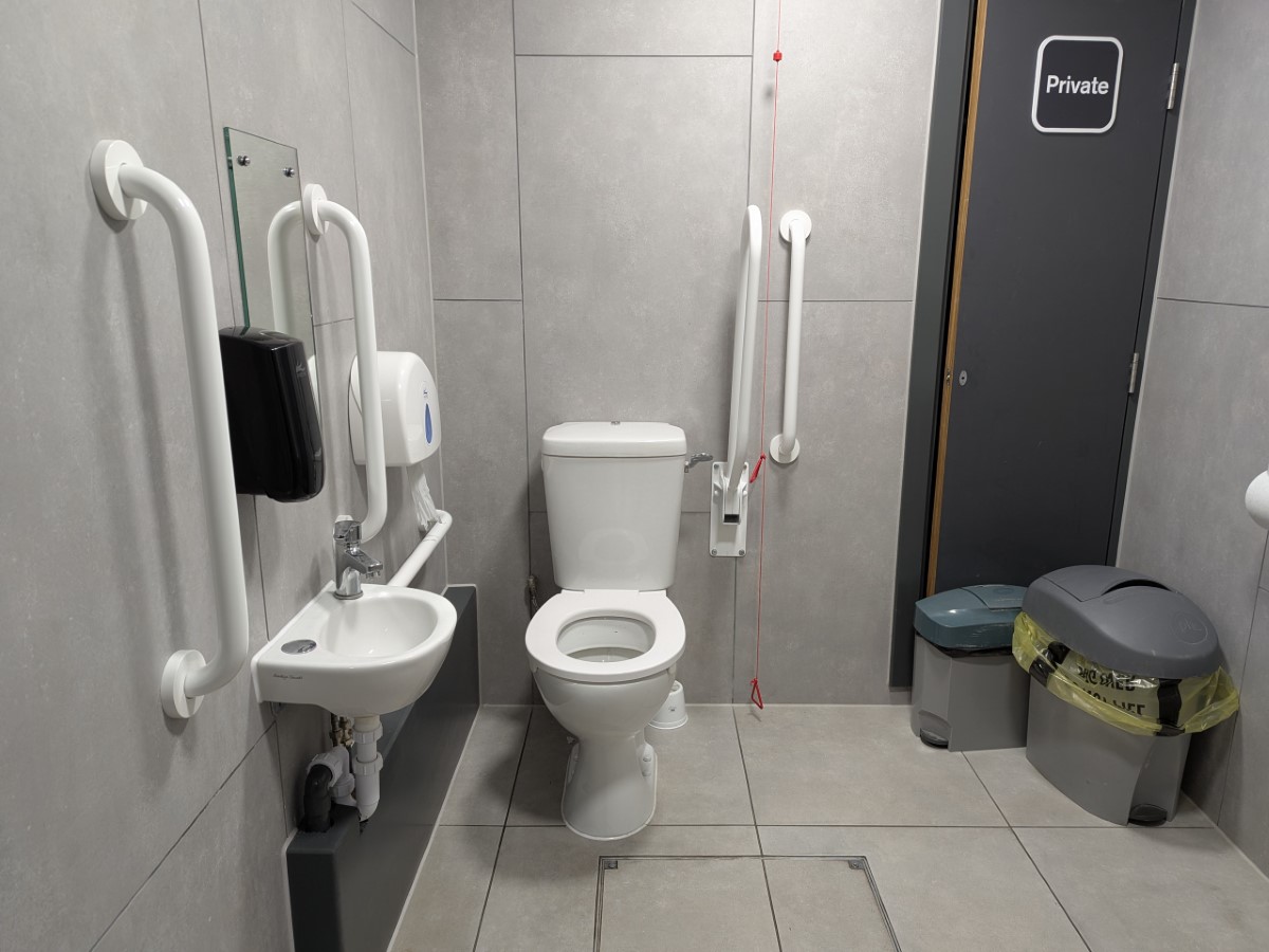 M3 - Fleet Services - Northbound - Welcome Break - Accessible Toilet ...
