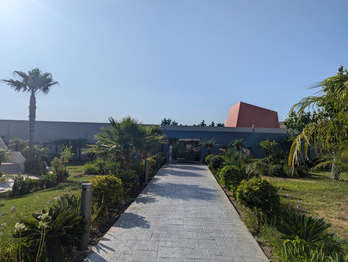 Blue Lagoon Resort Hotel - Karavi Restaurant | AccessAble