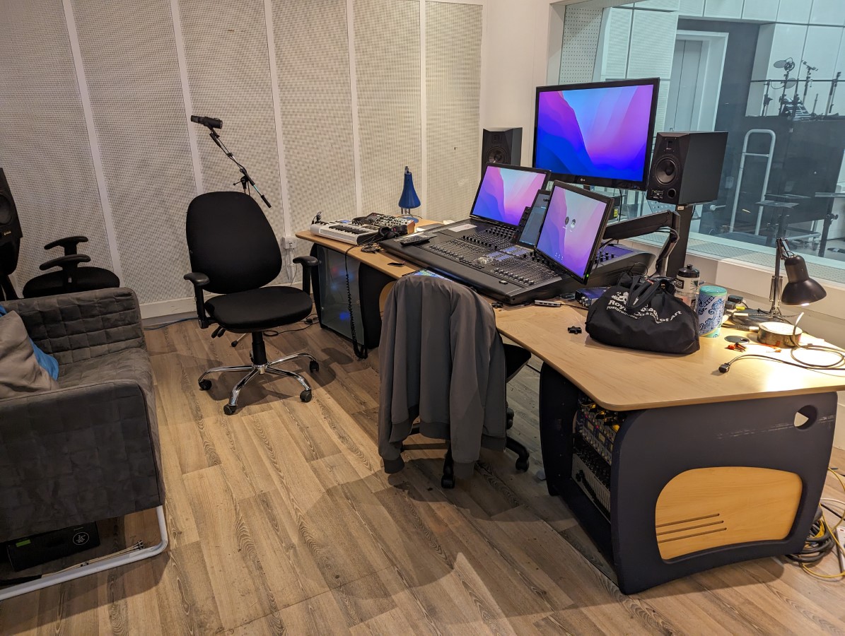 Sound Studio Mixing Room - SB49 | AccessAble