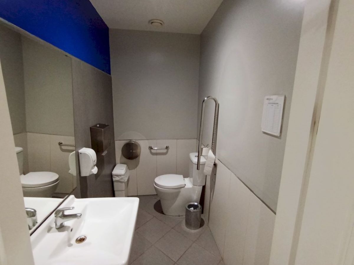 Hovima Costa Adeje - Toilets with Adaptations for Disabled People ...