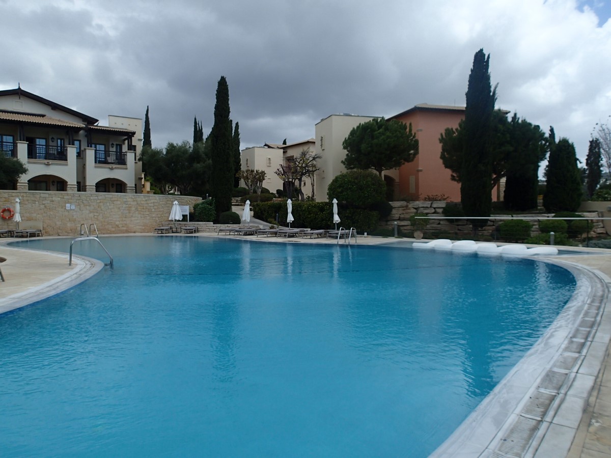 TUI BLUE Sensatori Atlantica Aphrodite Hills - Adult Pool | AccessAble