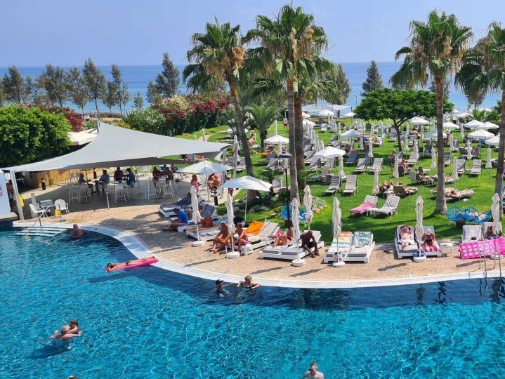 TUI BLUE Atlantica Sea Breeze - Entertainment | AccessAble