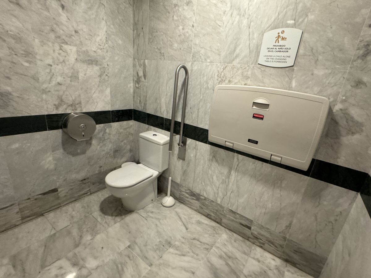 Bahia Principe Sunlight Costa Adeje - Toilets with Adaptations for ...