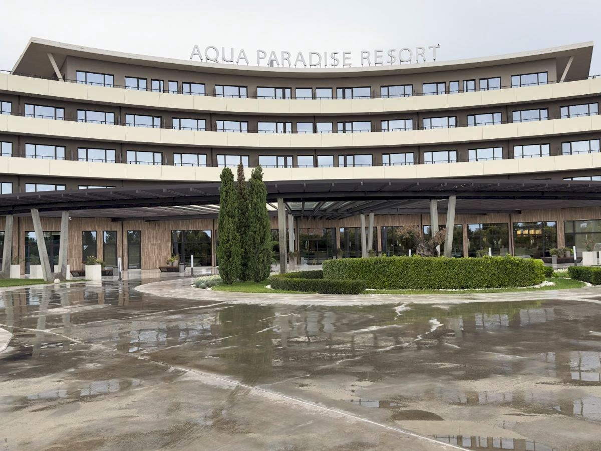 Aqua Paradise Resort - Swimming Pools | AccessAble