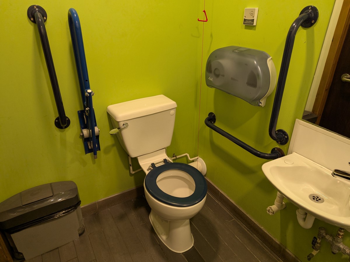 M3 - Fleet Services - Southbound - Welcome Break - Accessible Toilet ...